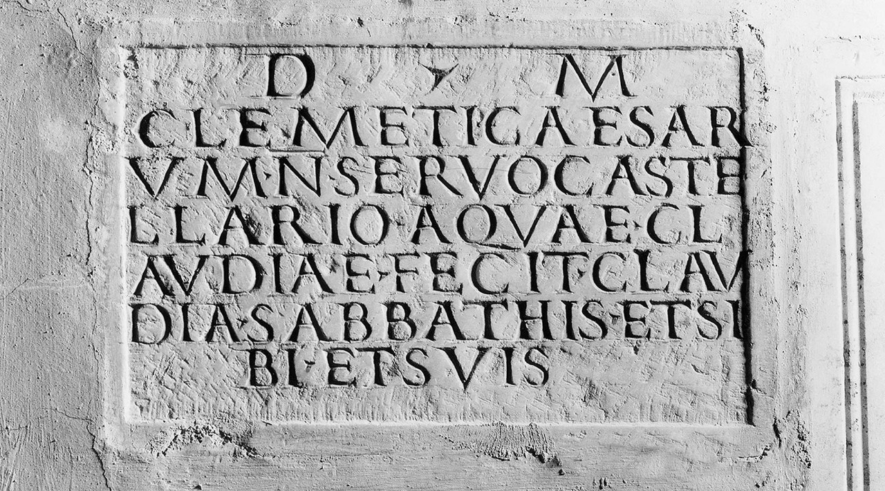 Lápida del sepulcro familiar de un castellarius