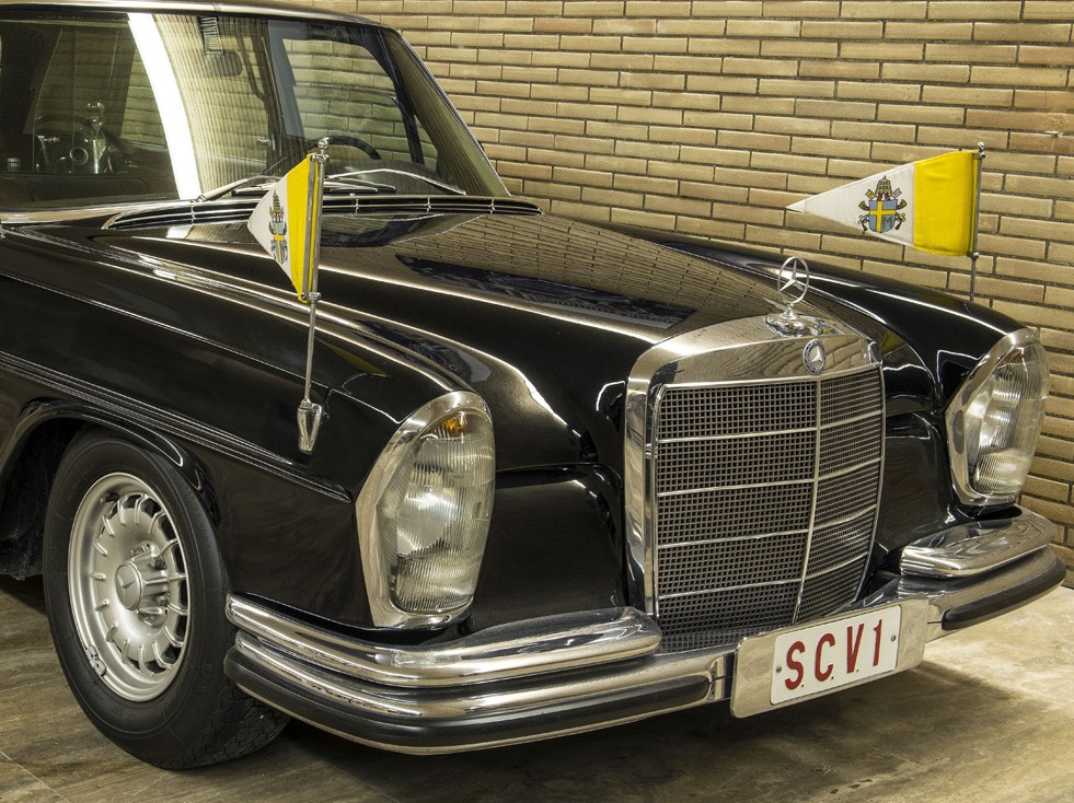 Mercedes-Benz 300 SEL limousine