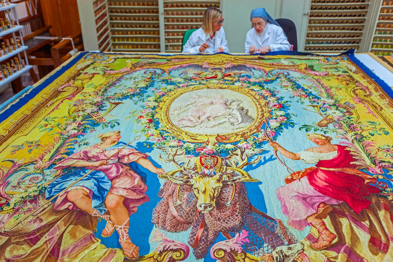 Tapestries and Textiles Restoration Laboratory
