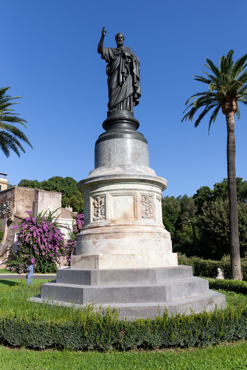 Bronze statue of Saint Peter